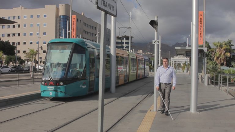 Alamys - Metrotenerife cede a la ONCE bonos de transporte para formar a ...